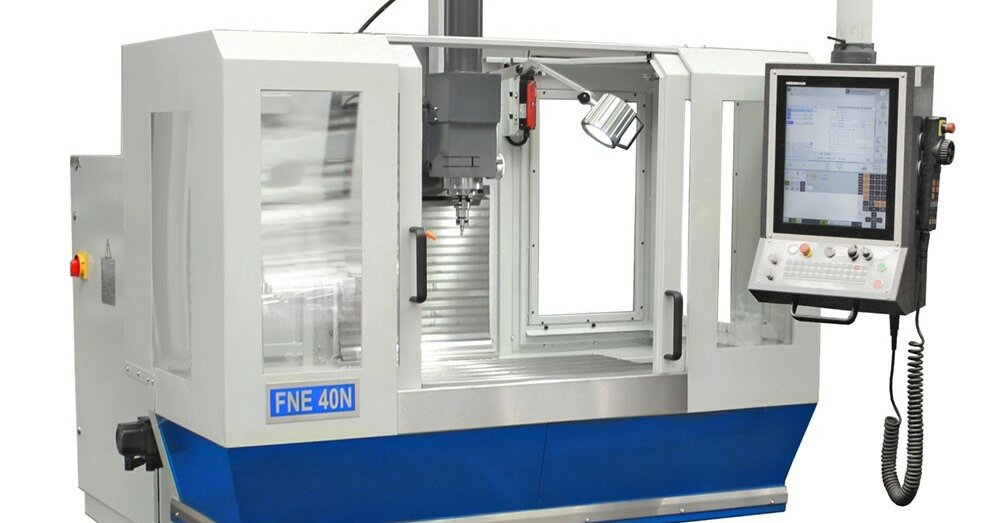 Konventionelle und CNC gesteuerte Fräsmaschinen und Bearbeitungszentren ...